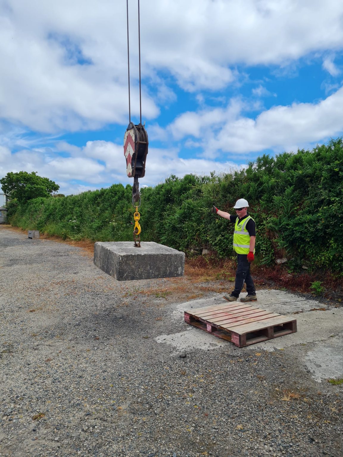 Slinger/Signaller: Ensure Safe and Efficient Lifting Operations